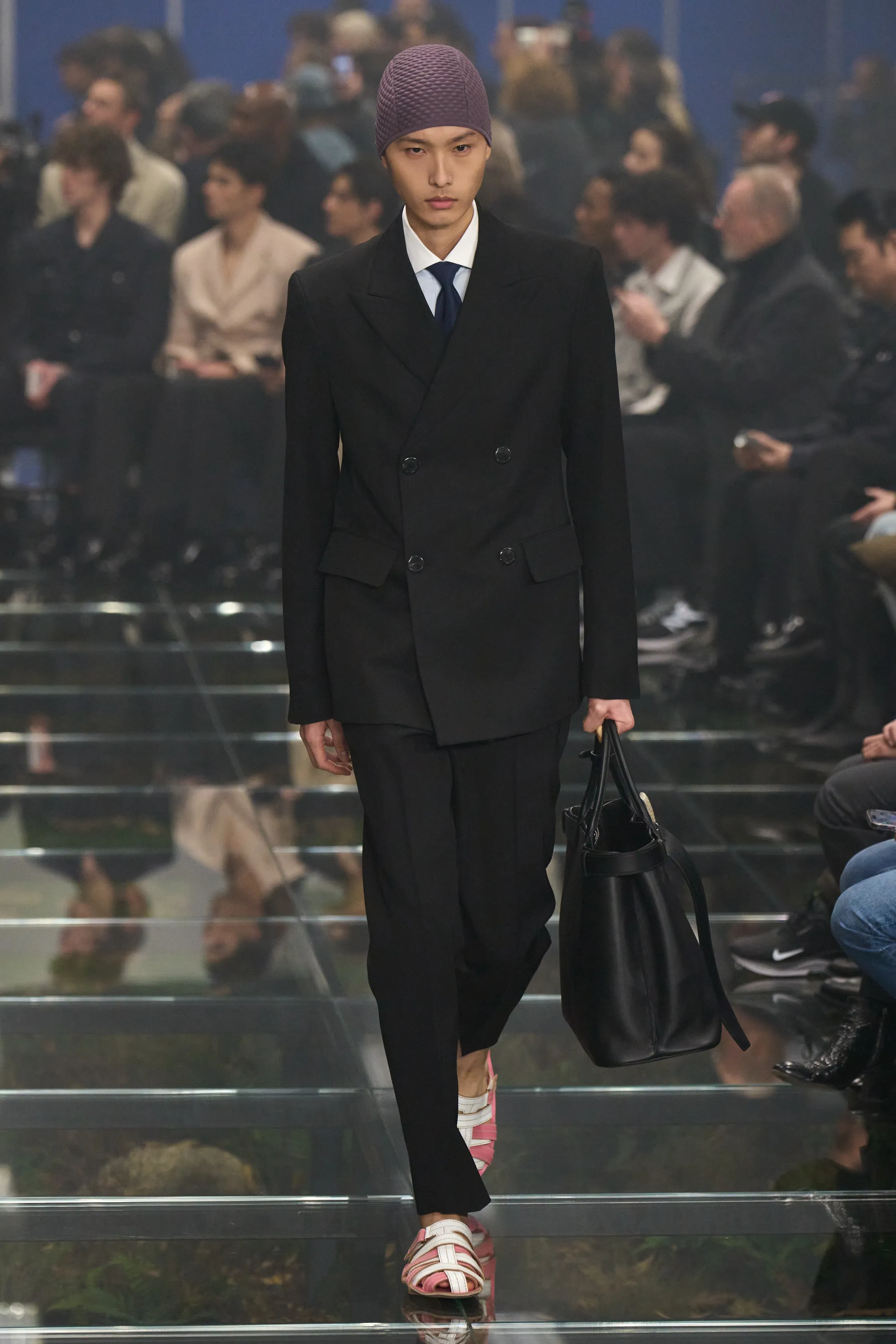 더쿠 - 프라다 / Prada FW24 Menswear 컬렉션