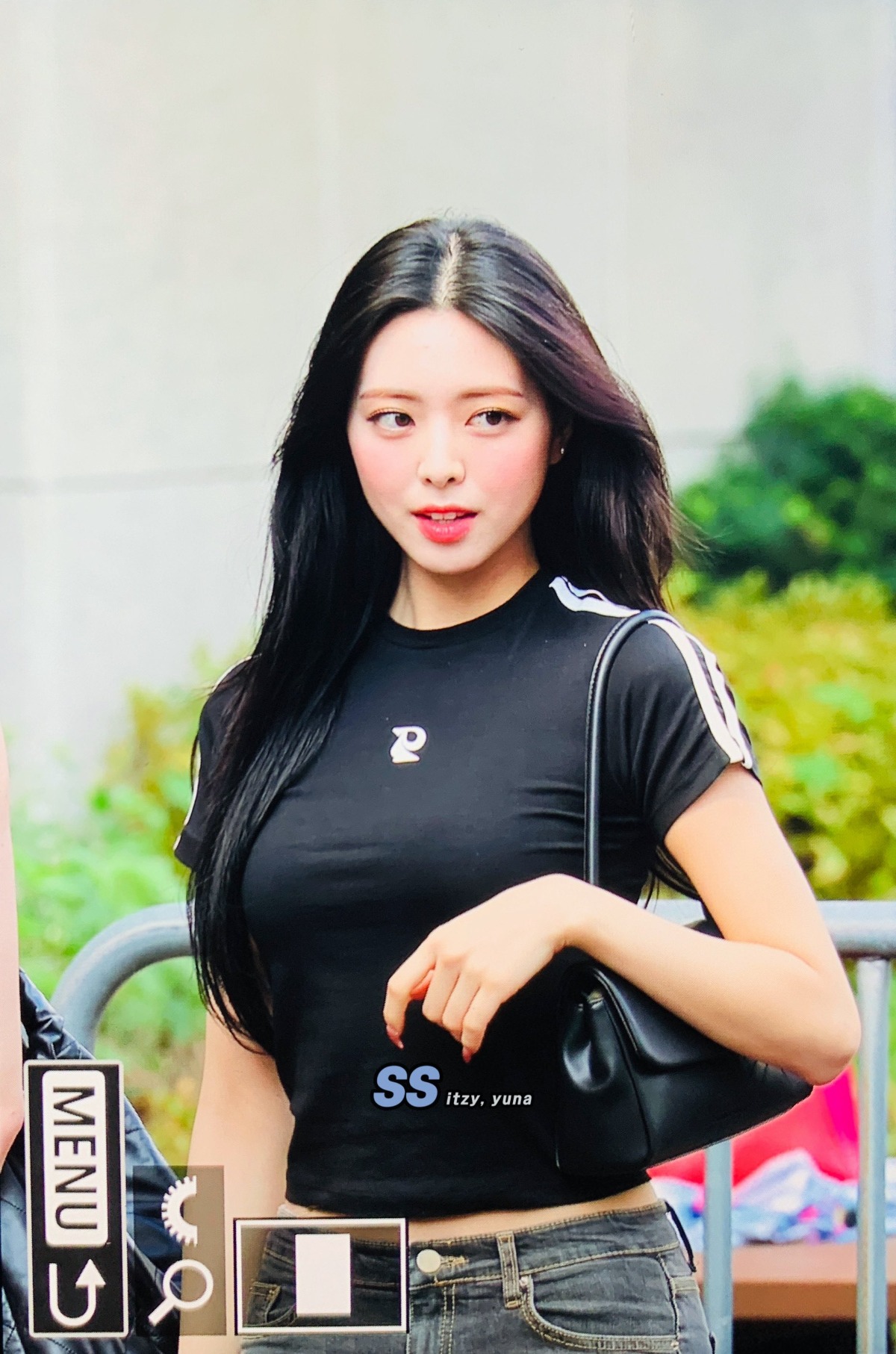 더쿠 - 오늘자 있지(ITZY) 유나 뮤직뱅크 출근길..twt