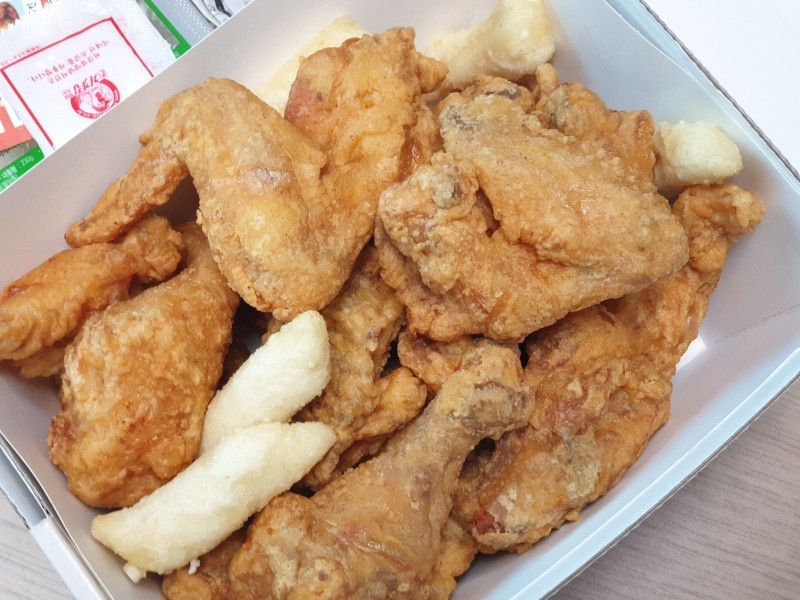 더쿠 - 작성자가 좋아하는 방식의 후라이드 치킨들.jpg