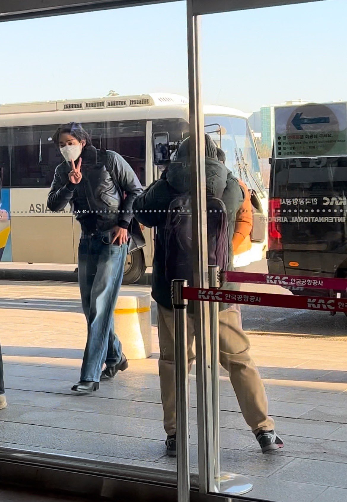 더쿠 - 오늘 전신짤인데 비율 새삼 대박이다