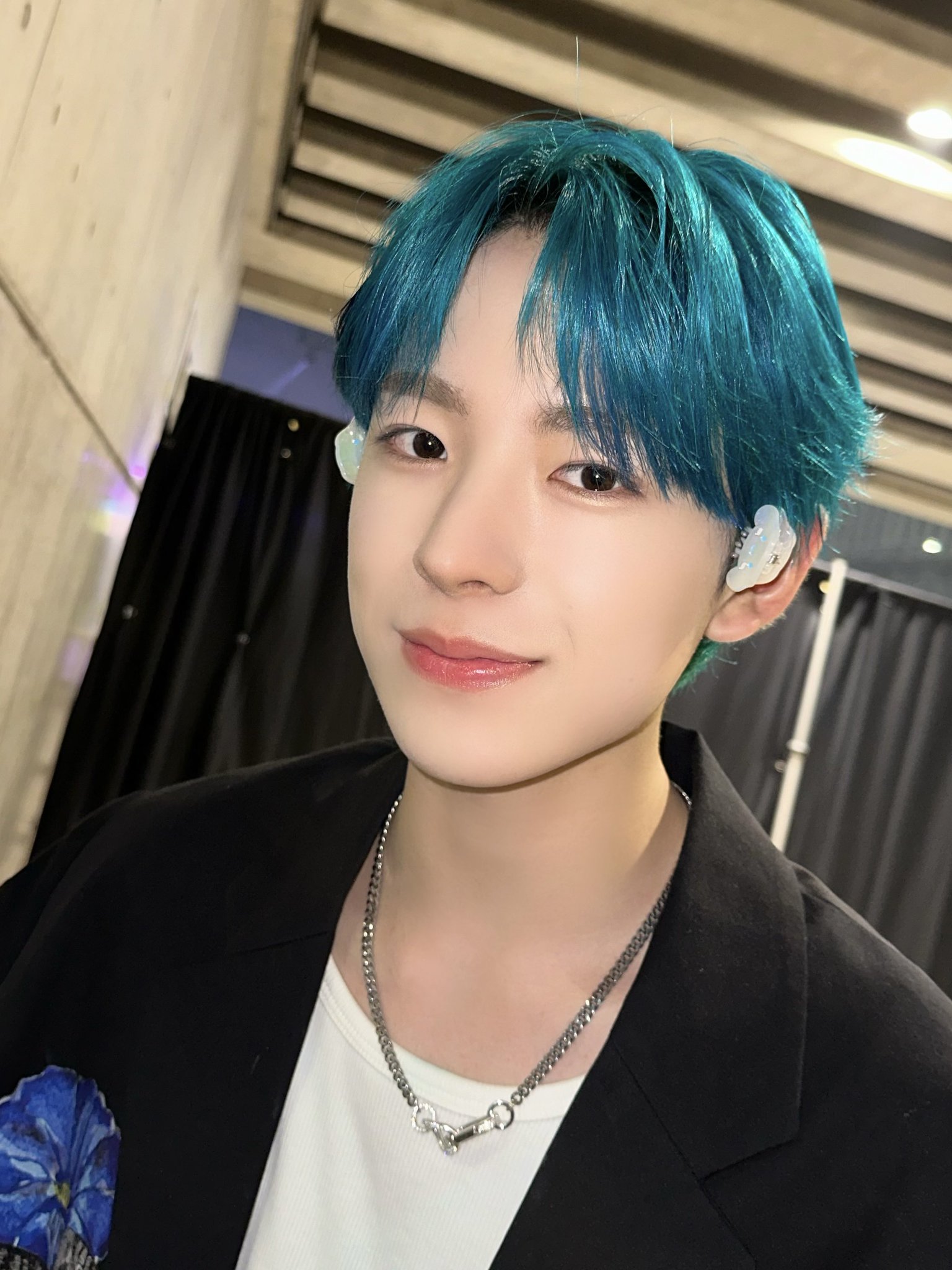 더쿠 - 유우시는 어떻게 이런 파란머리를 하고도