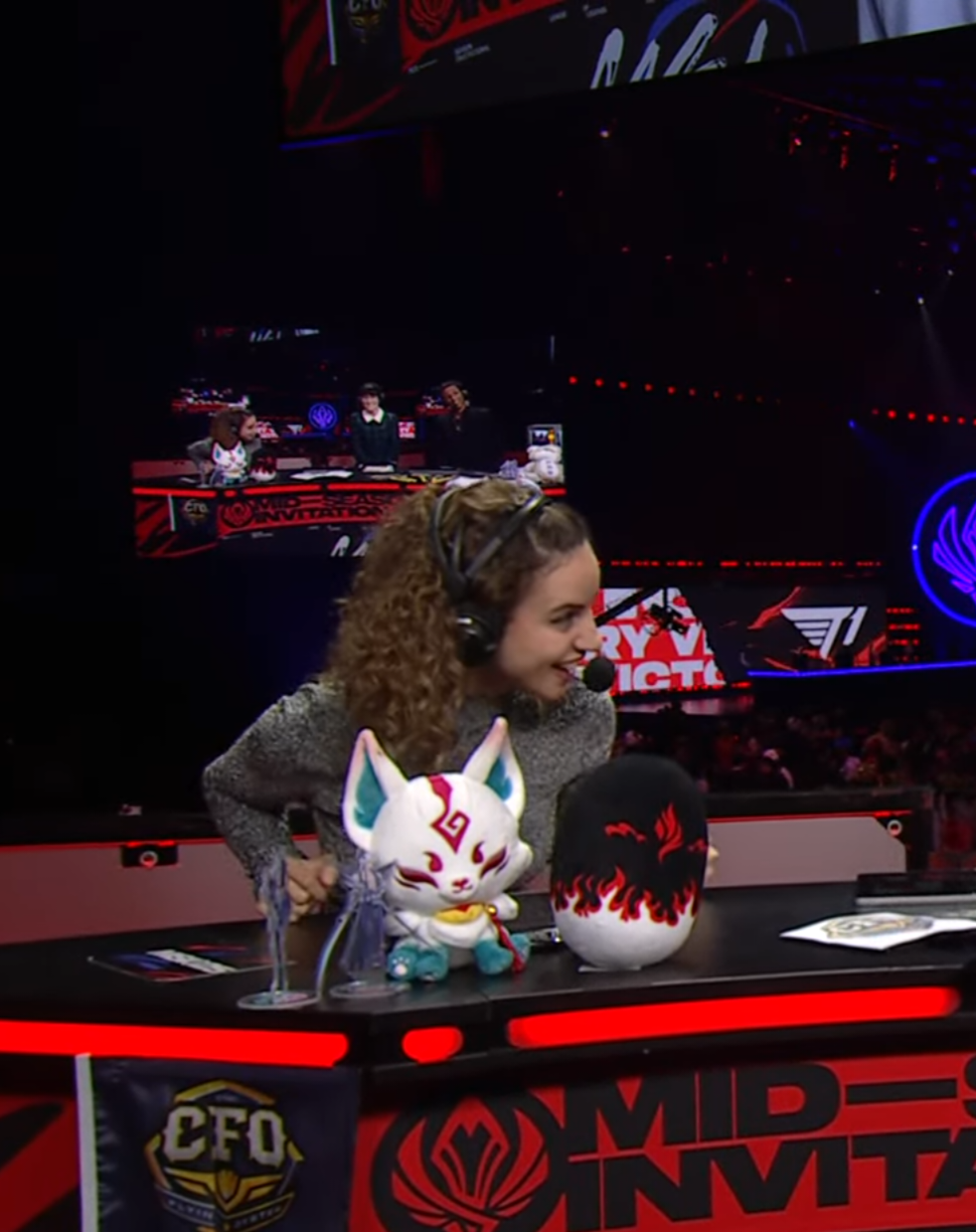 더쿠 - 글로벌중계 보니까 데스크에 그 알있는데..