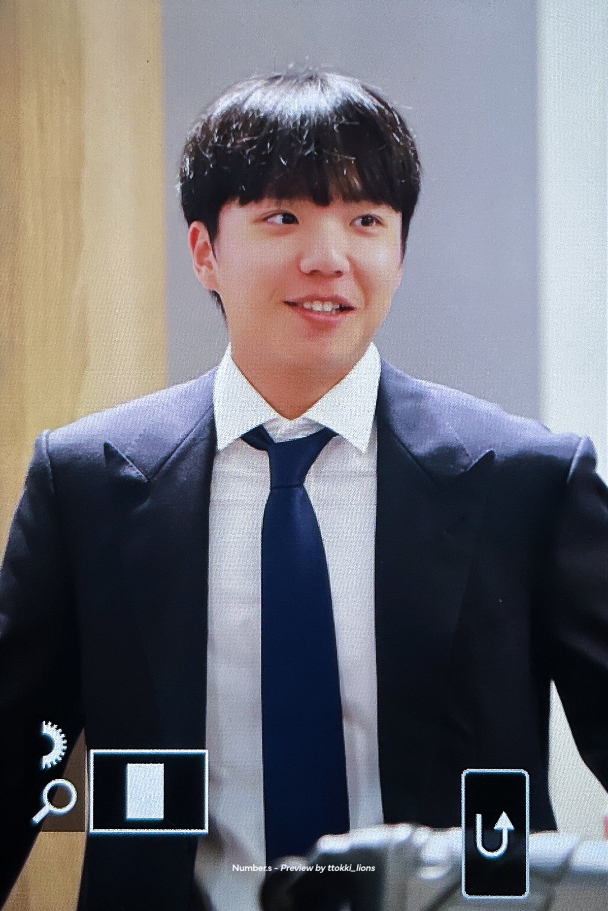 더쿠 - 왤케 아빠 정장 뺏어 입은 애같지