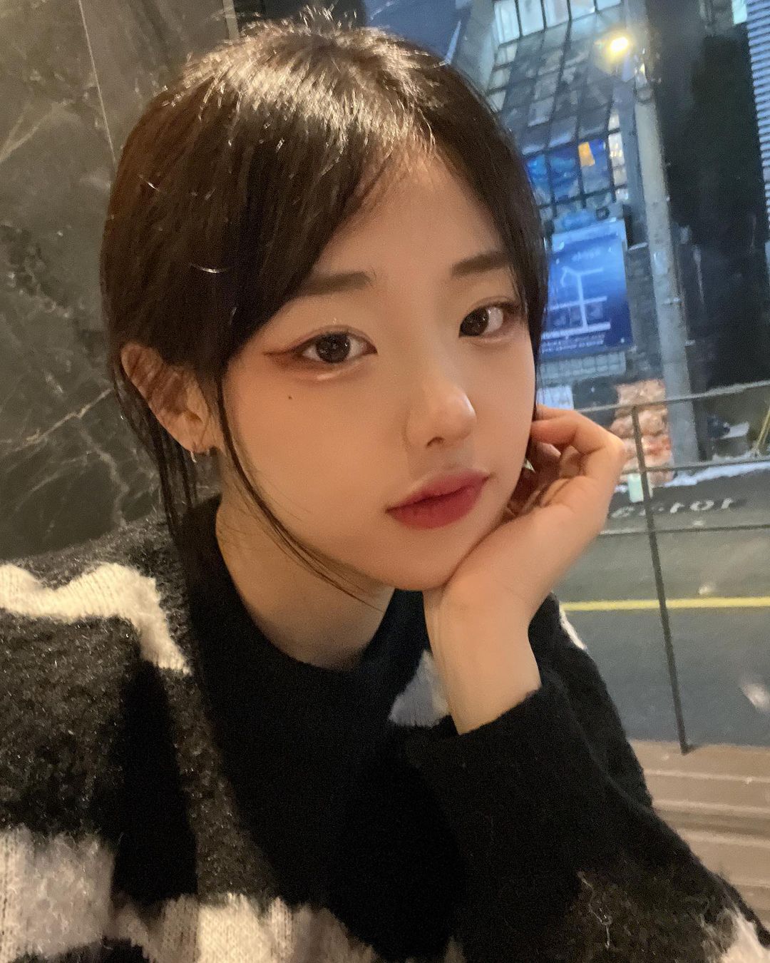 더쿠 - 실물 공개후 호불호 꽤 갈리는 냥뇽녕냥 틱톡 스타일 메이크업.jpg