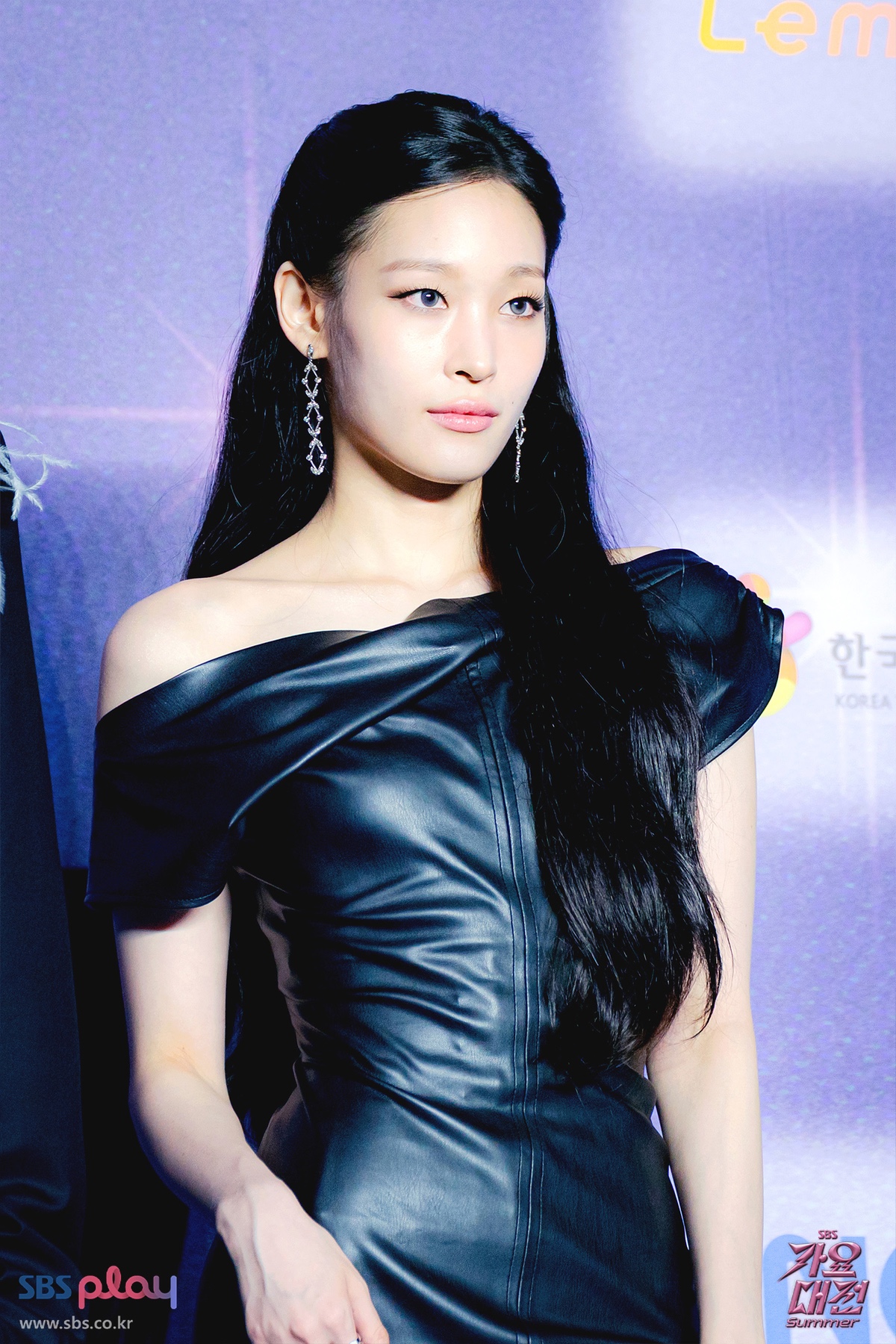 더쿠 - SBS 가요대전 블루카펫 비하인드 사진