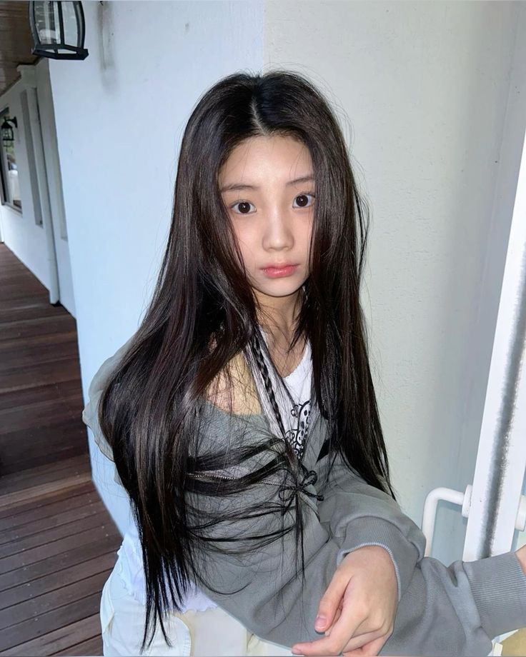 더쿠 - 오늘자 하이브 막내딸 아일릿 멤버 원희 소개 영상