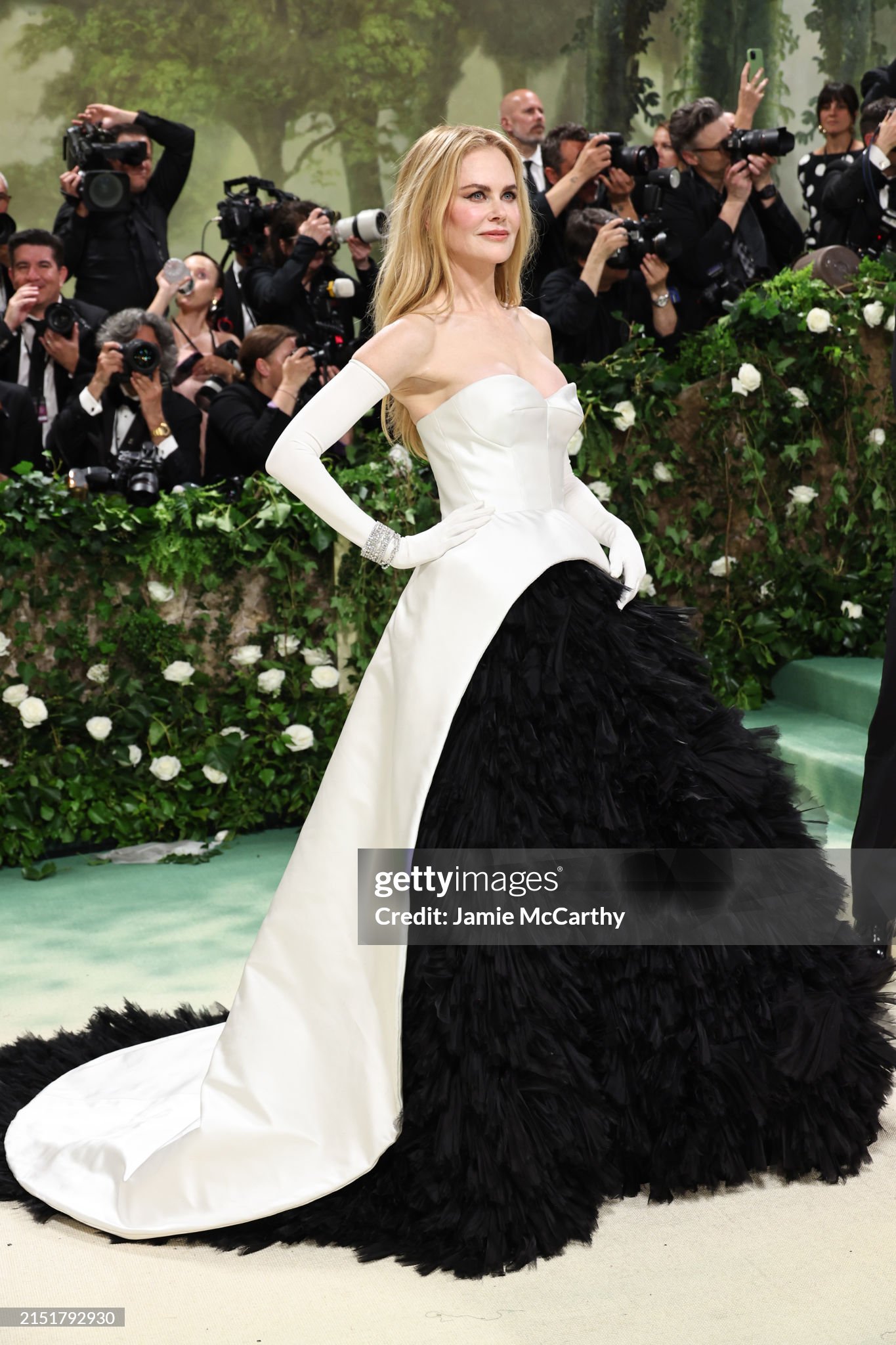 더쿠 - 약 ㅎㅂㅈㅇ 멧갈라 두아 리파, 니콜 키드먼, 피비 디네버, 니콜라스 갈리친, 로살리아, 레이첼 지글러, 아만다 사이프리드