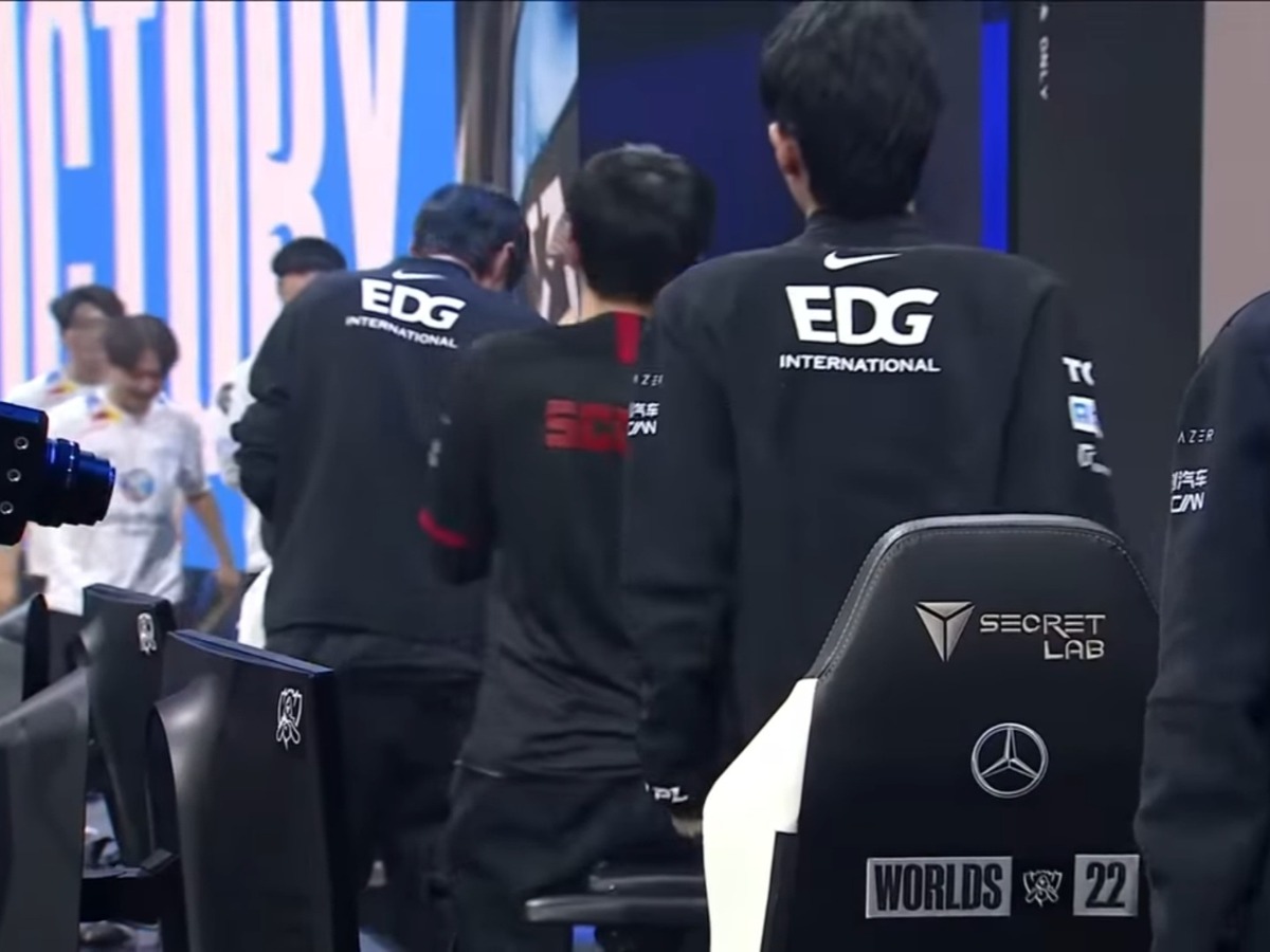 더쿠 - 22 drx edg전 영상 보는데 시선강탈한 장면