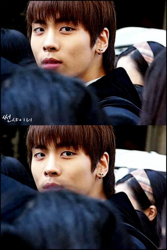 더쿠 - 데뷔무대보고 그냥 잘생겨서 입덕했었던 멤버jpggif