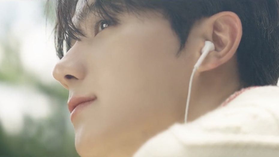 더쿠 - 특유의 청순한 분위기 잘 살린 더보이즈 현재 화보 스케치.twt