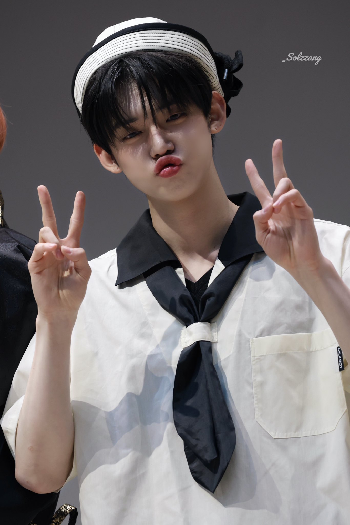 더쿠 - 어터케 이게 같은날 동일인물일수 있어