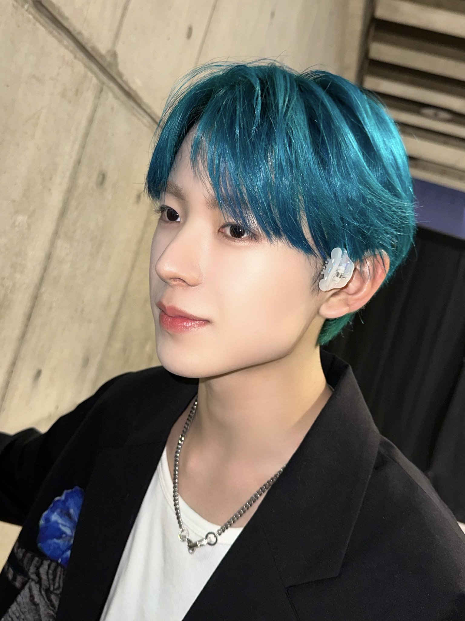 더쿠 - 유우시는 어떻게 이런 파란머리를 하고도