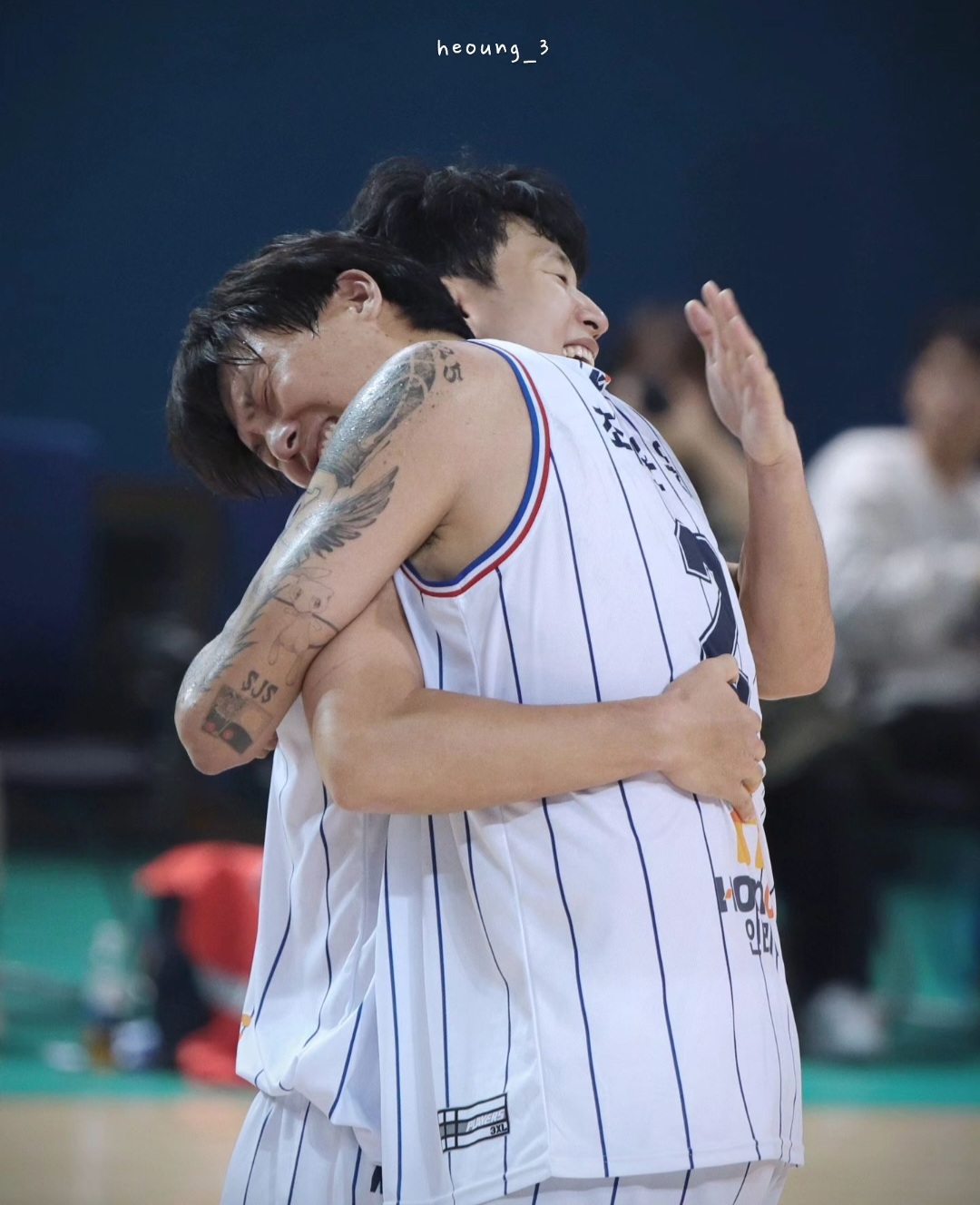 더쿠 - [KBL] 농구선수들이 경기전 자유투를 연습하는 특별한 방법 .twt