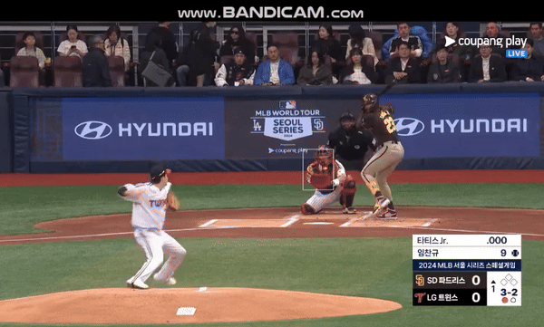 더쿠 - [MLB/KBO] SD파드리스 상대 1회 세타자 연속 삼진을 잡는 임찬규.gif