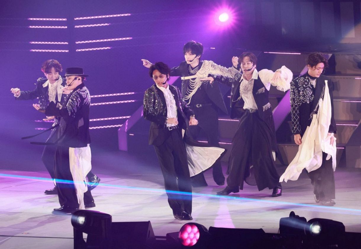 더쿠 - Kis-My-Ft2 투어 「Kis-My-Ft2 -For dear life-」 파이널 공연 사진 & 세트리스트