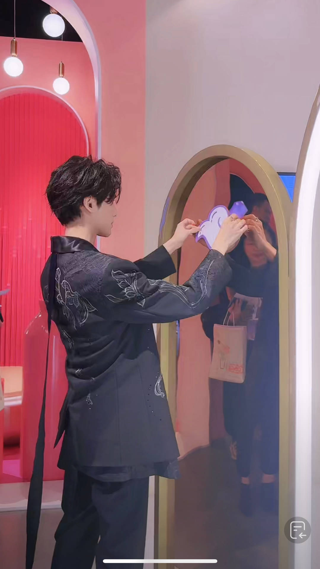 더쿠 고딩엄빠 사상 역대급 쓰레기집에 사는 알콜중독 엄마와 중학생 아들