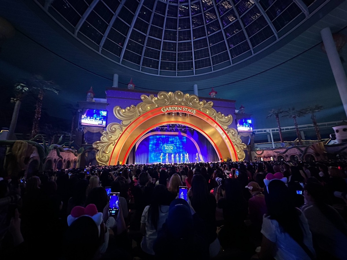 더쿠 오늘의enhypen 리얼 다크문 뜨는 날 롯데월드에 모인 Engene ️ 빛나는 팀워크까지 폼 미쳐따이 230928 롯데월드 X 엔하이픈 다크 문