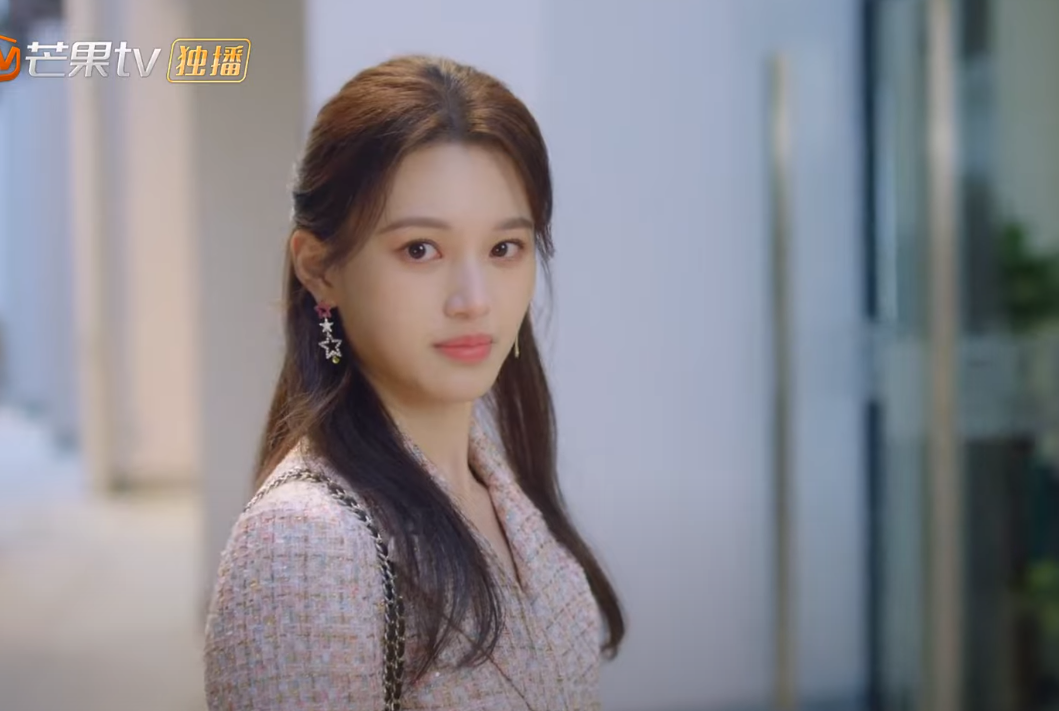 더쿠 - 이 배우 약간 ㅈㅈㅎ 닮지 않았어?