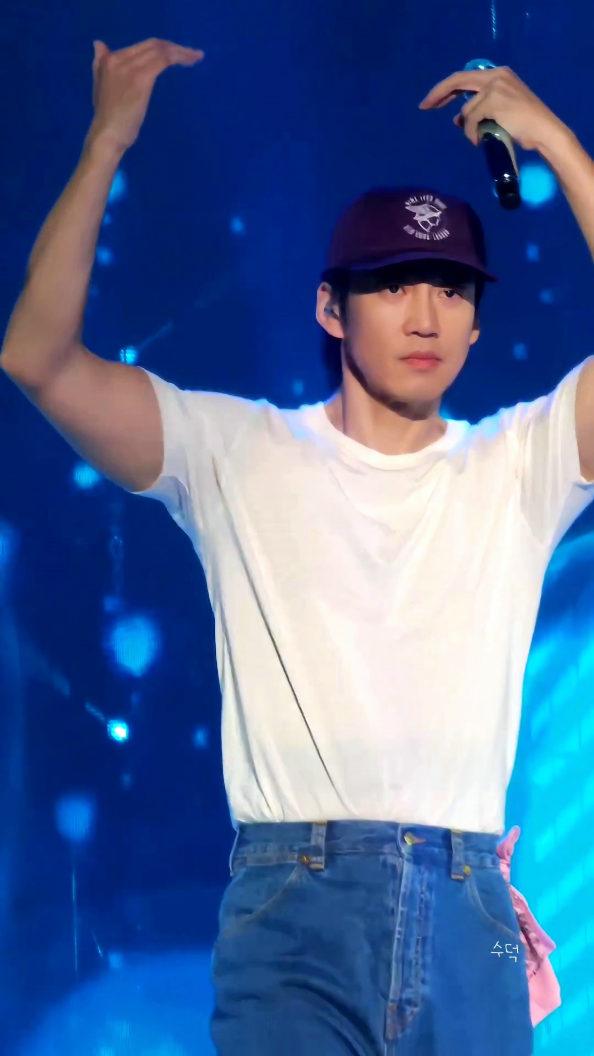 더쿠 - 장첸 퇴마된 윤계상gif