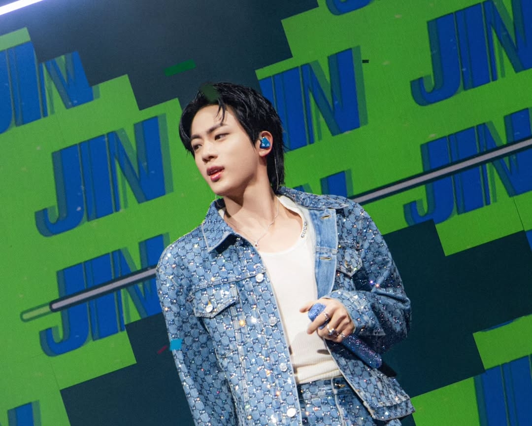 더쿠 - 방탄소년단 진 인스타 암스테르담 1일차 콘서트 사진 업뎃