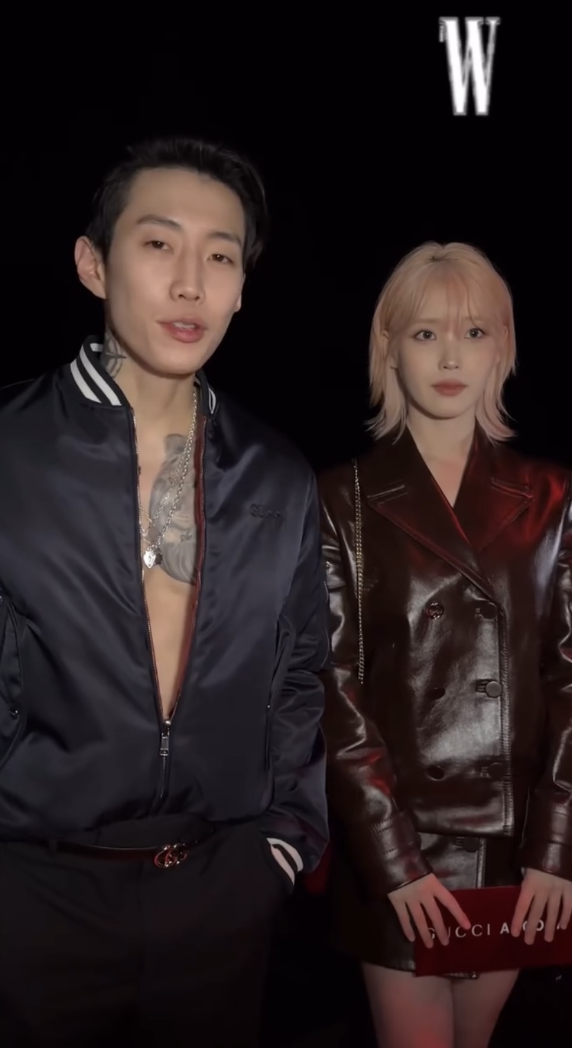 더쿠 오늘자 밀라노 구찌쇼 같이 참석해서 나란히 앉은 아이유and박재범