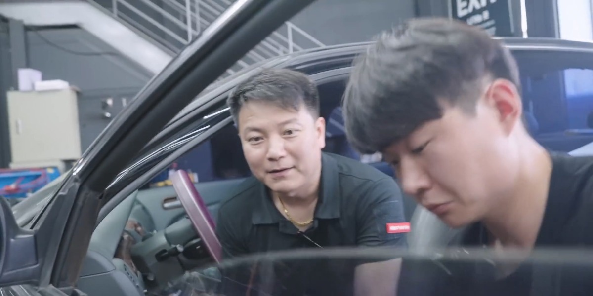 더쿠 - 가게 근처 사장님이 타는 SM525 차량 부품이 근처에 없어서 급하게 자체제작한 유투버 메르카바 박규열 대표.jpg