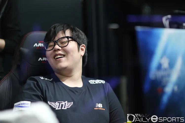 더쿠 - 롤 역사상 가장 강력해서 공포스럽기까지 했던 팀 '15년 skt t1'