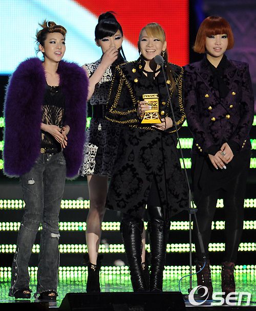 더쿠 - 2010년 2NE1, 2011년 소녀시대이후 여돌은 맥이 끓긴 MAMA 대상부분.jpg