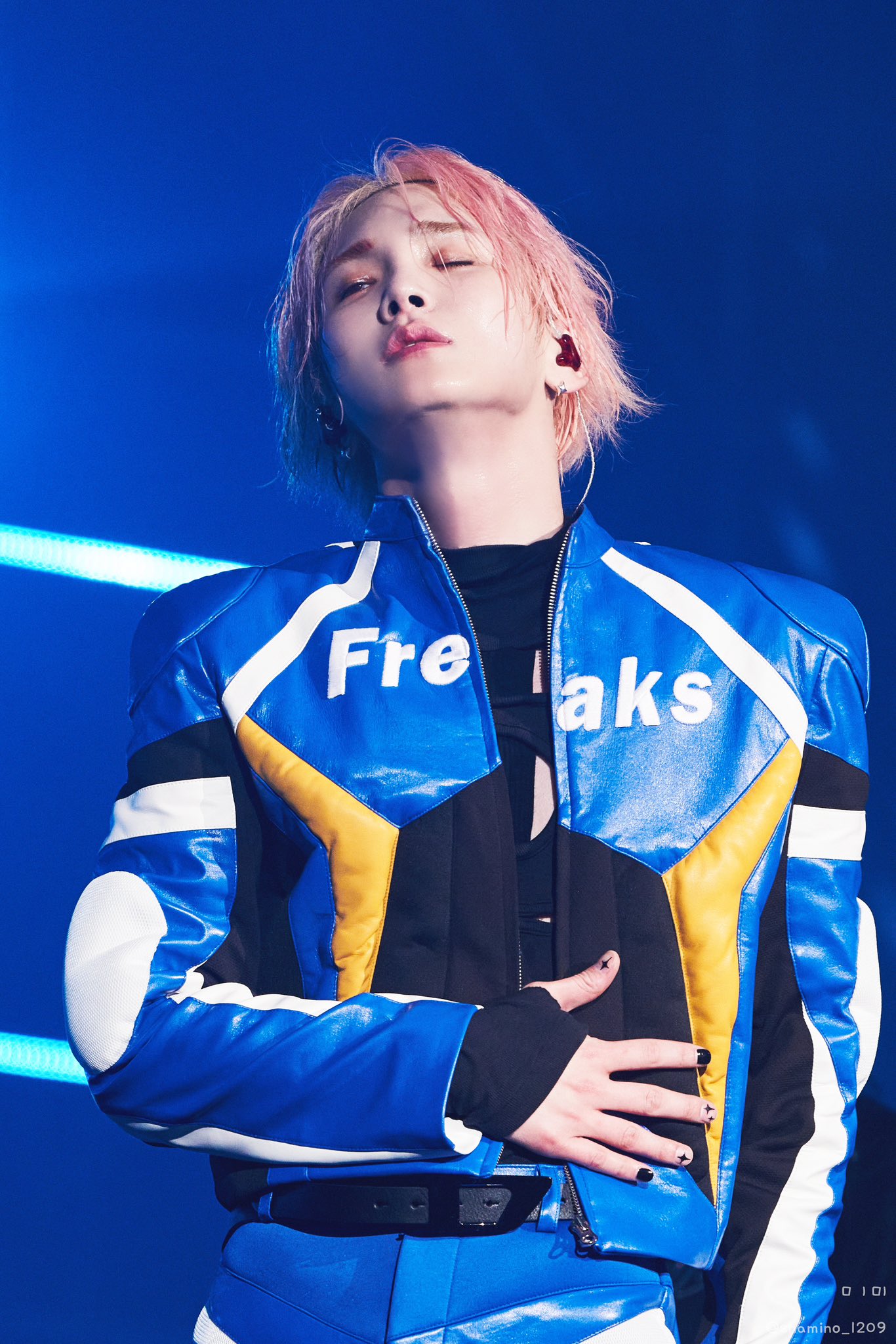 더쿠 샤이니 키 머리 핑크색으로 염색함勺