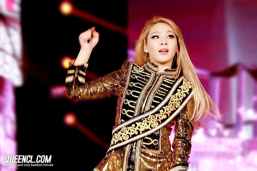 더쿠 - 2NE1 화려했던 제복의상