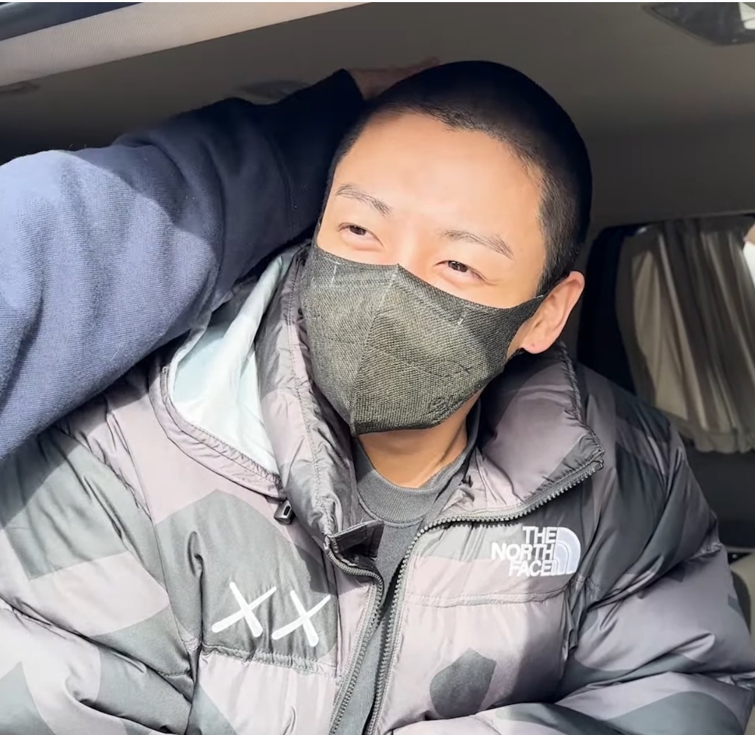 더쿠 궁금해하던 빡빡머리 원없이 보고 오열중인 방탄소년단 정국 팬들