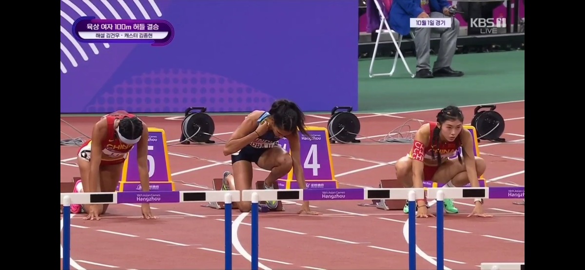 더쿠 - 어제자 역대급 심판 판정 나온 아시안게임 여자 100m 허들 결승