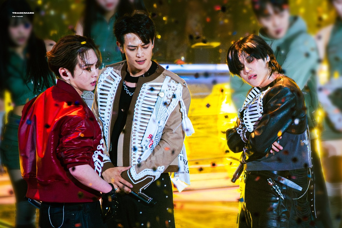 더쿠 - 어제자 독기독기 산독기로 멜뮤 찢고 간 샤이니