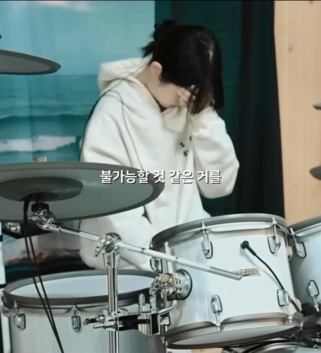 더쿠 - YB 윤도현이 보는 QWER.jpg