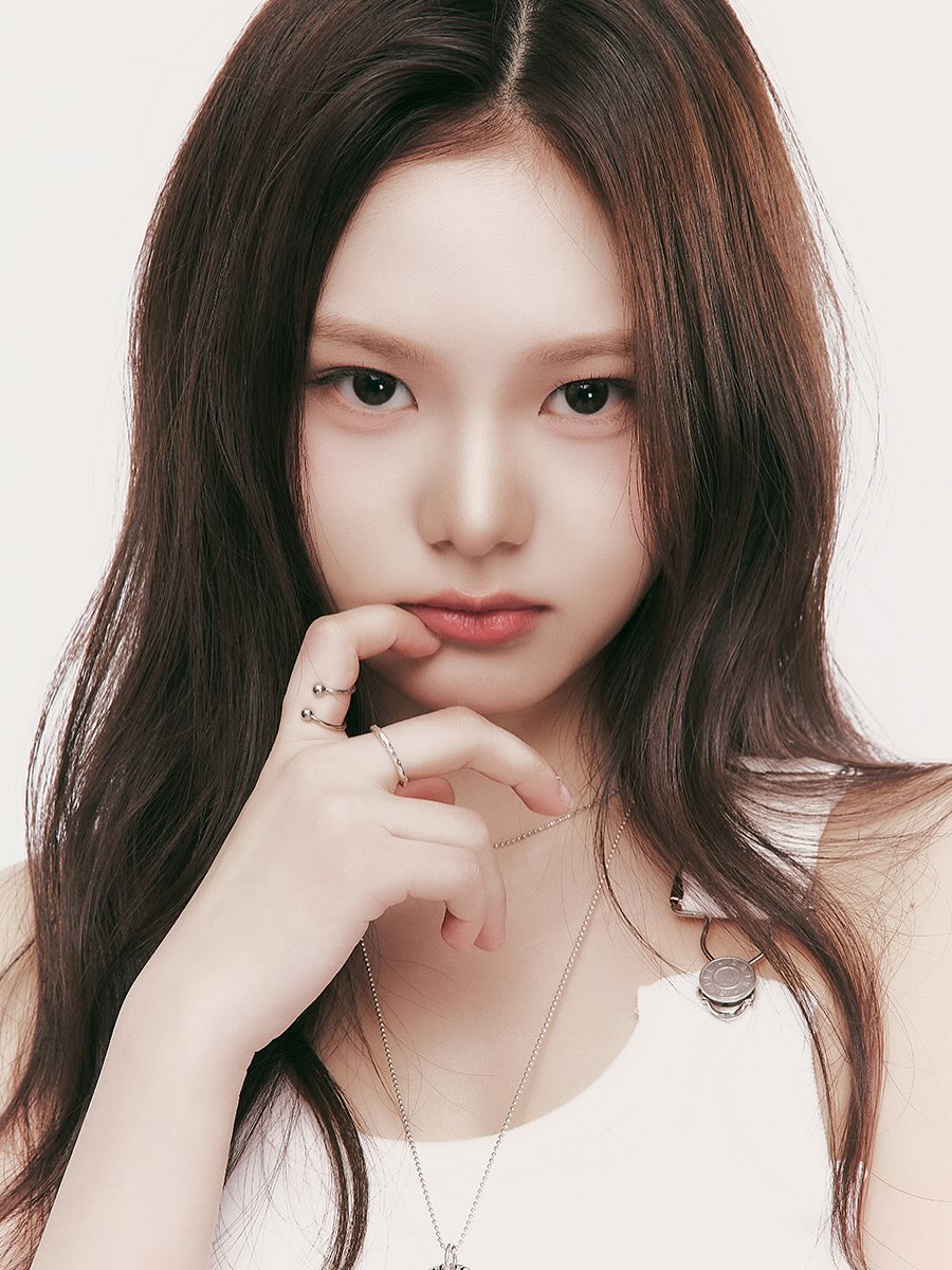 더쿠 - 키라스, 데뷔일 확정...'K팝 최초 말레이시아인' 링링 다음 멤버는?