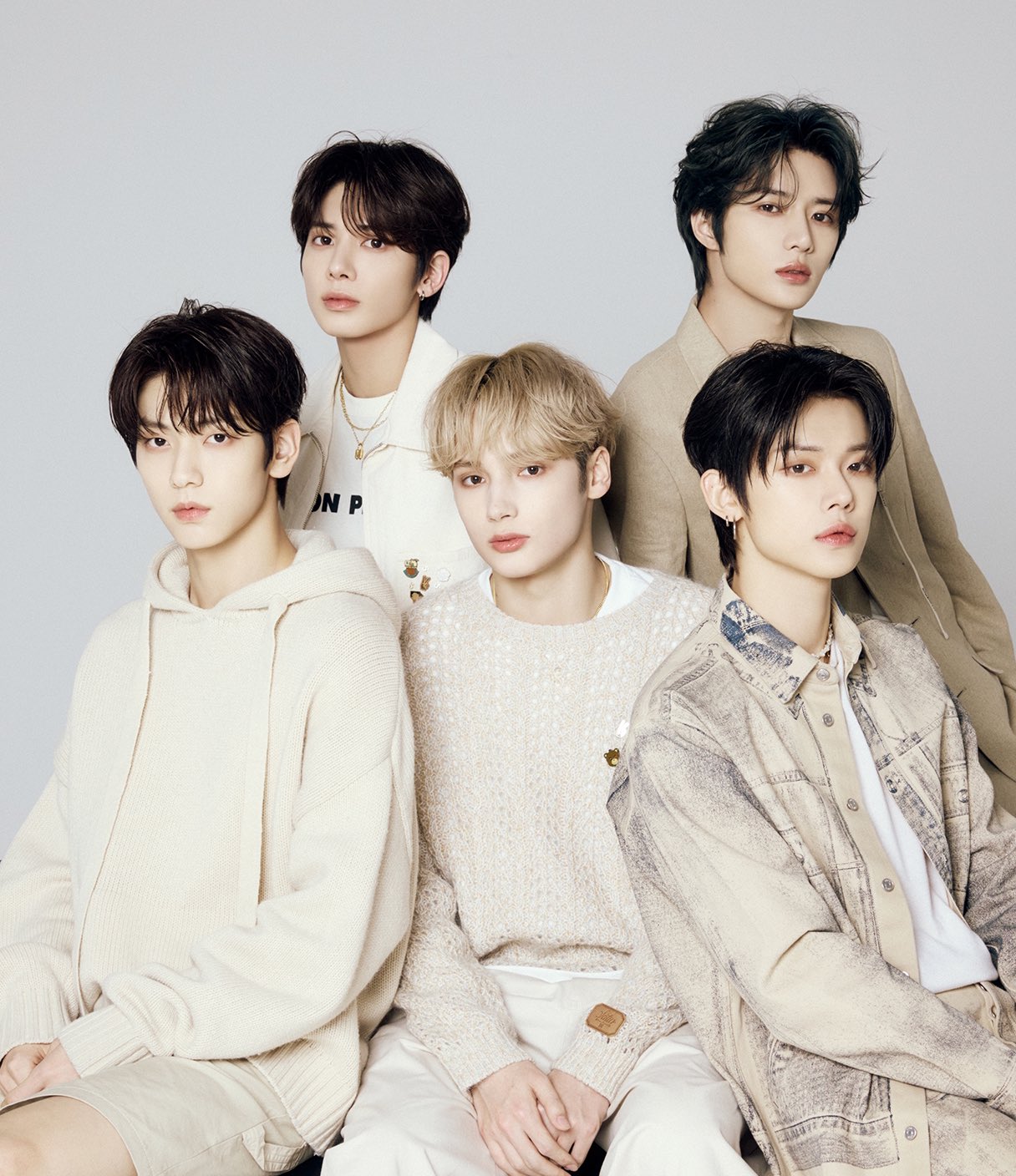 더쿠 투바투 데뷔기념일마다 같은 포즈로 사진찍어주는거 너무 좋다