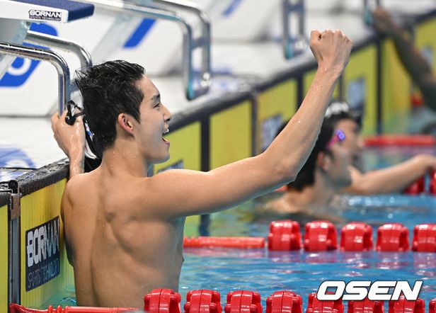 더쿠 - [AG] '남자 400m 자유형 금메달' 김우민, 한국 수영 새 역사 썼다…최윤희박태환 이어 AG 수영 3관왕 등극