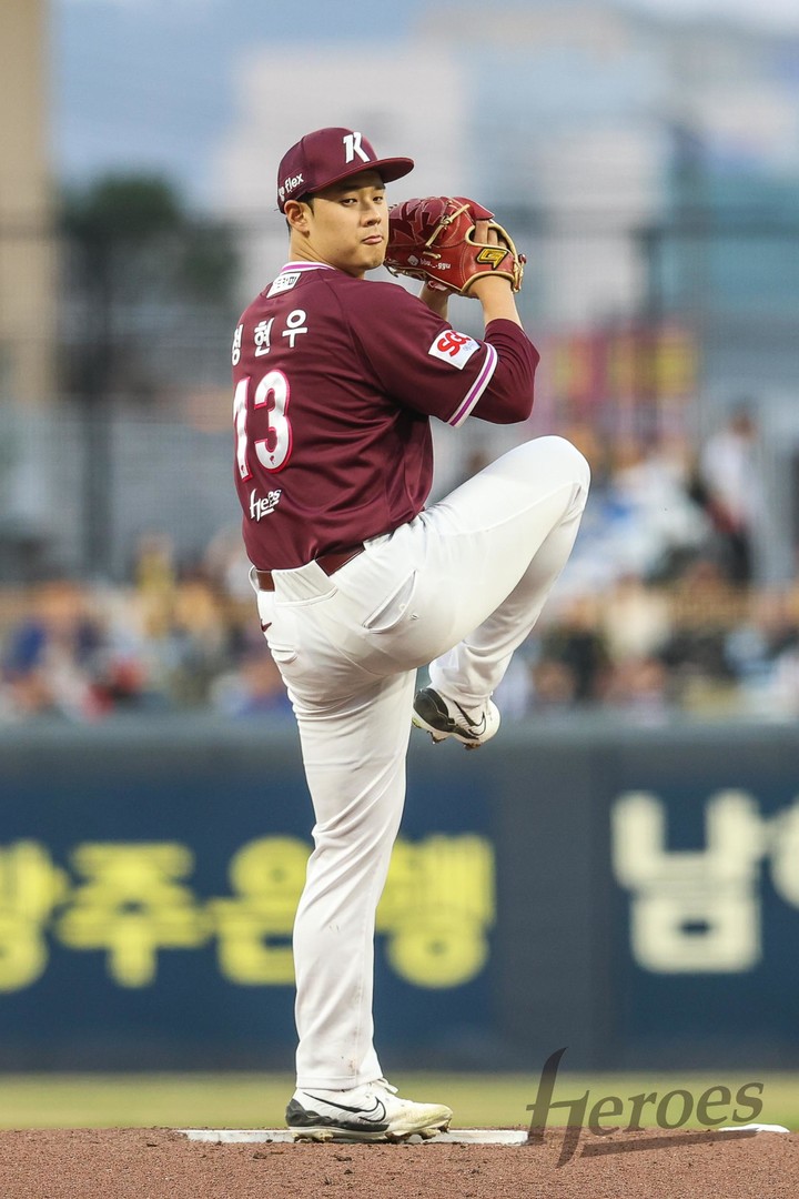 더쿠 - [KBO] 신인 정현우의 역사적 '5이닝 122구'... 前 SSG 최경태 "엄청난 투수 탄생 알리는 자양분"
