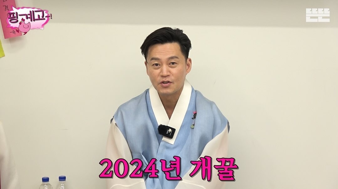 더쿠 - 이 사진을 갤러리에 저장하고 있으면 들숨에 건강을 얻고 날숨에 재력을 얻고 뒤로 넘어져도 돈을 줍고..