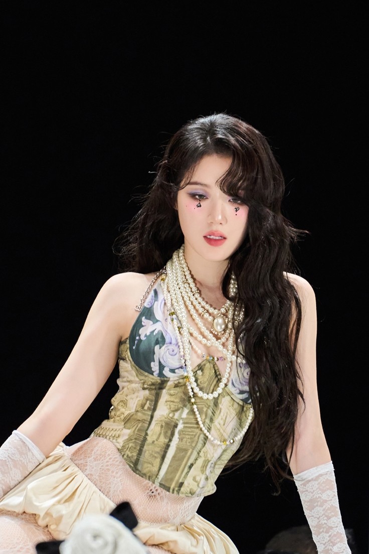 더쿠 - 의견 갈리는 Super Lady 뮤비 속 (여자)아이들 캐릭터.jpg