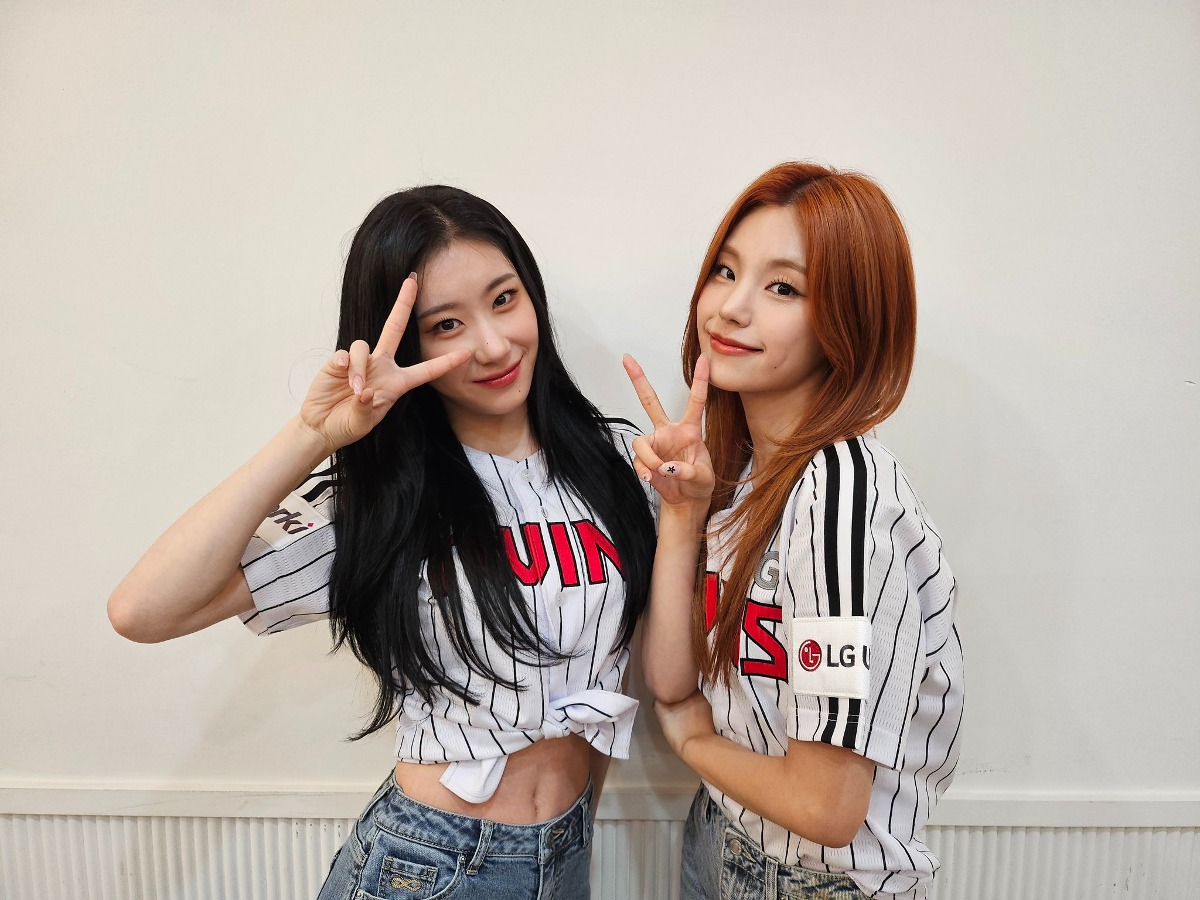 더쿠 - 있지(ITZY) 채령 예지 LG트윈스 승리기원 시구 시타.twt