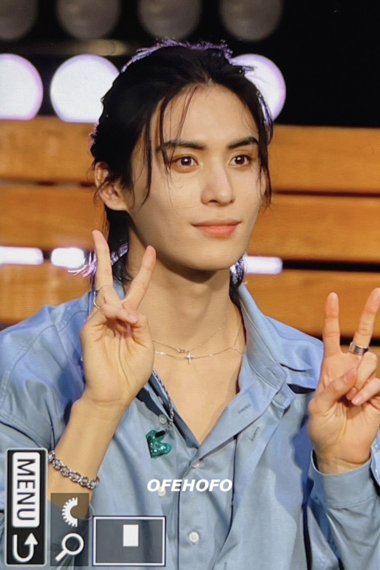 더쿠 - 내돌 첨으로 머리 묶었는데 너무 예쁨...