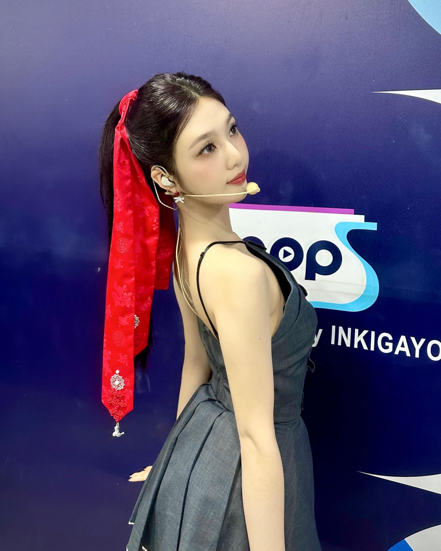 더쿠 팬들 사이에서 의견 반반갈리는 레드벨벳 조이 음방 스타일링 빨간댕기 Vs 생머리