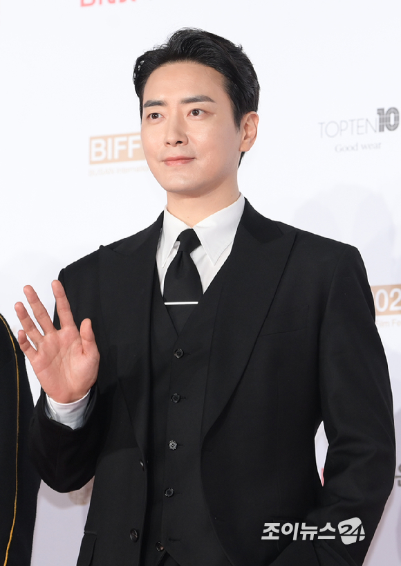 더쿠 - [28th BIFF] '비질란테' 감독 "이준혁, 아이디어 많고 피드백도 빨라"