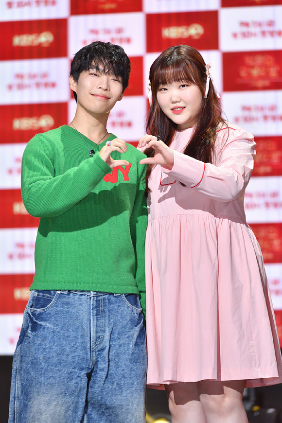 더쿠 - 악뮤 'Love Lee' 멜론 2주째 1위…인기 롱런