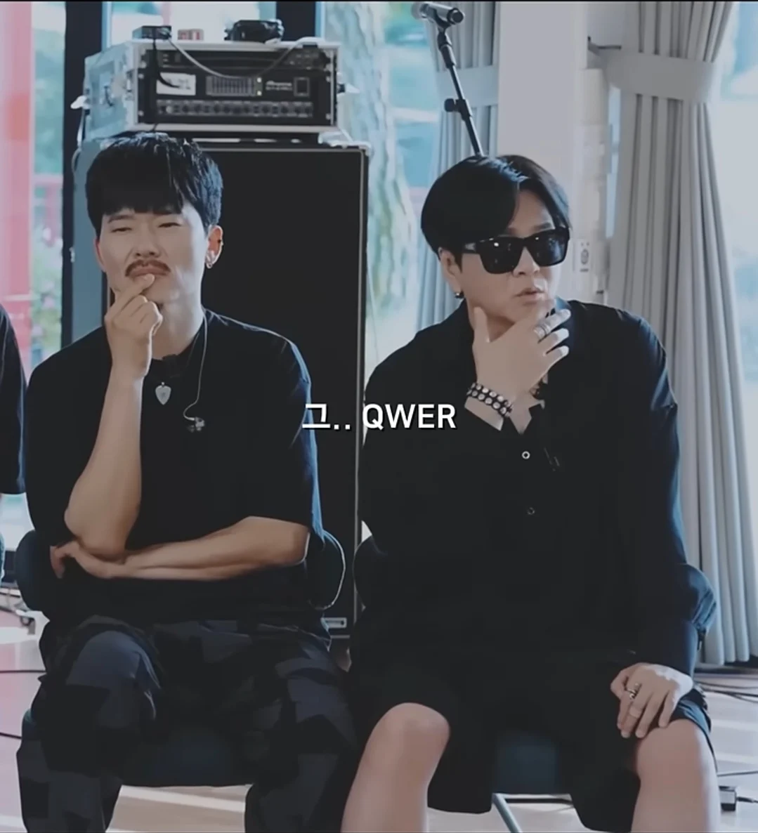 더쿠 - YB 윤도현이 보는 QWER.jpg