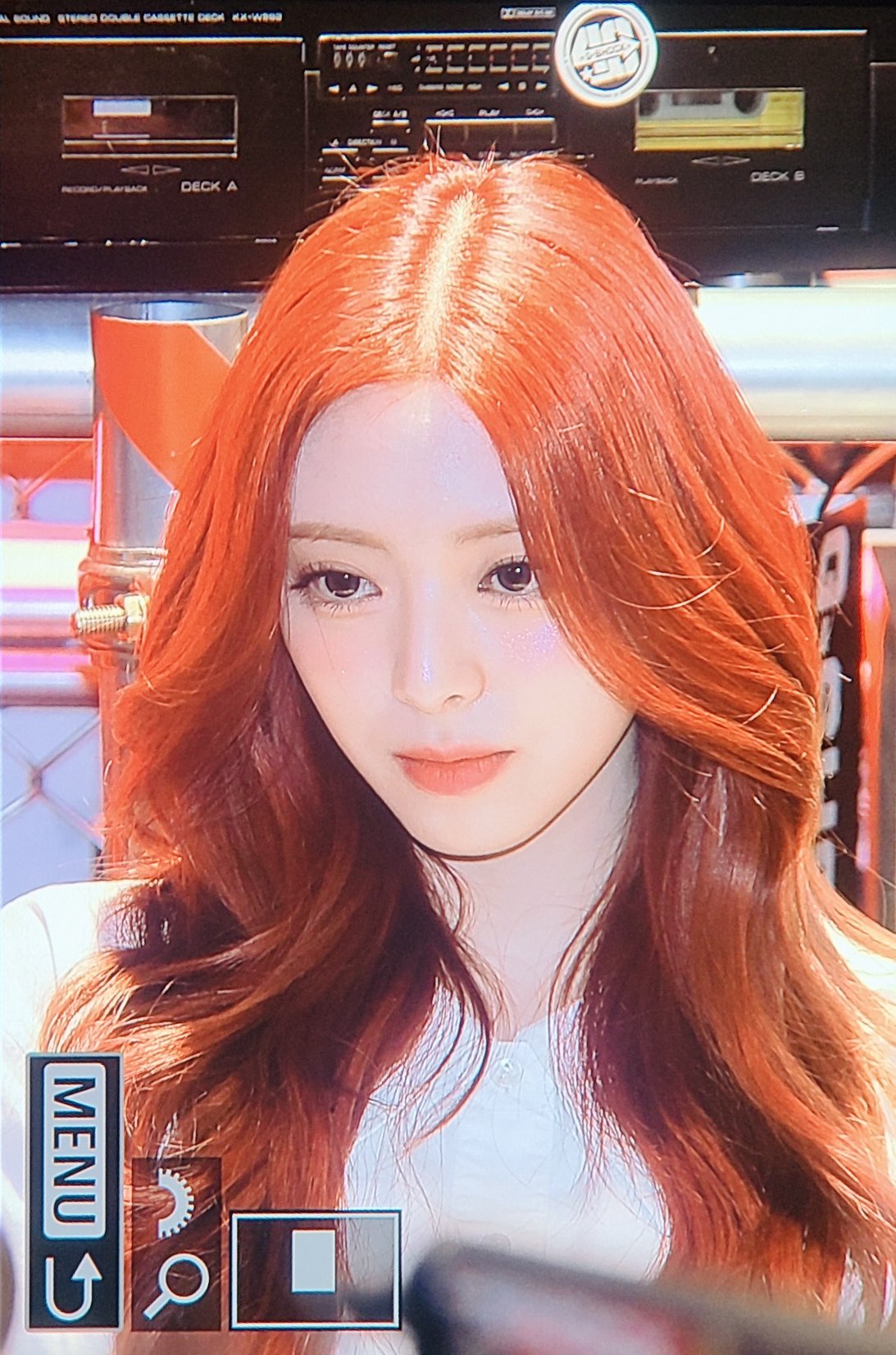 더쿠 - 현재 케이팝씬에서 비주얼로 본인이 원탑이라는 아이돌..twt.