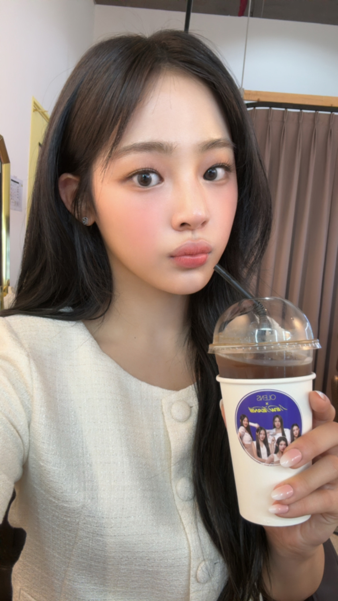 더쿠 - 달콤한 해린이 비하인드 뒤에 달달한 민지셀카