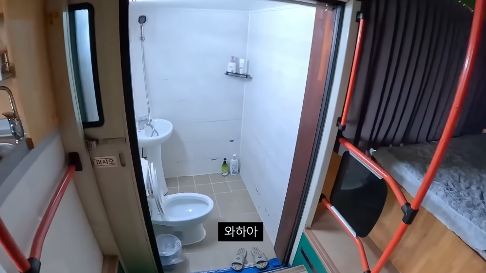 더쿠 - 강릉에 있다는 중고시내버스 개조숙소