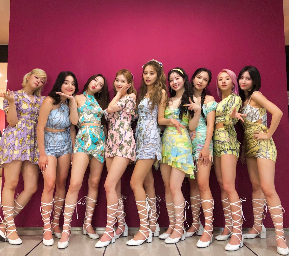 더쿠 - 코디가 유독 예뻐서 화제 됐었던 트와이스 타이틀곡